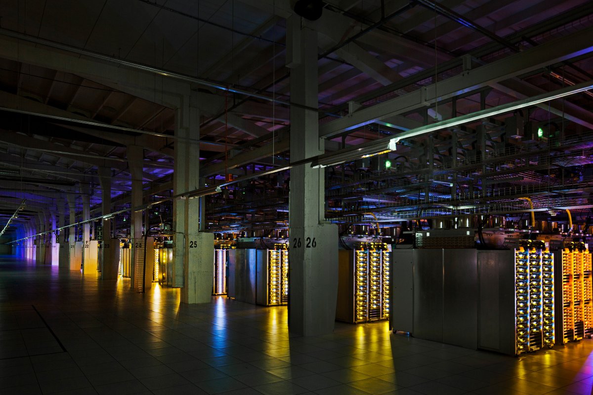 Look Inside Google Data Center - TECHNIG Look Inside Google Data Center - TECHNIG